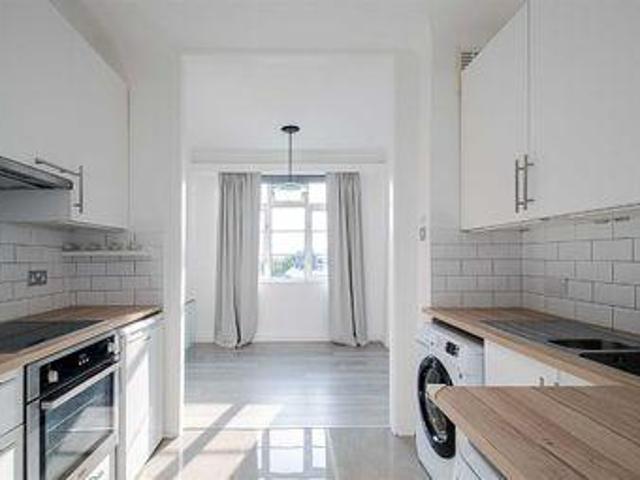 2 Bedrooms Flat for rent in Grove End Gardens, London NW8