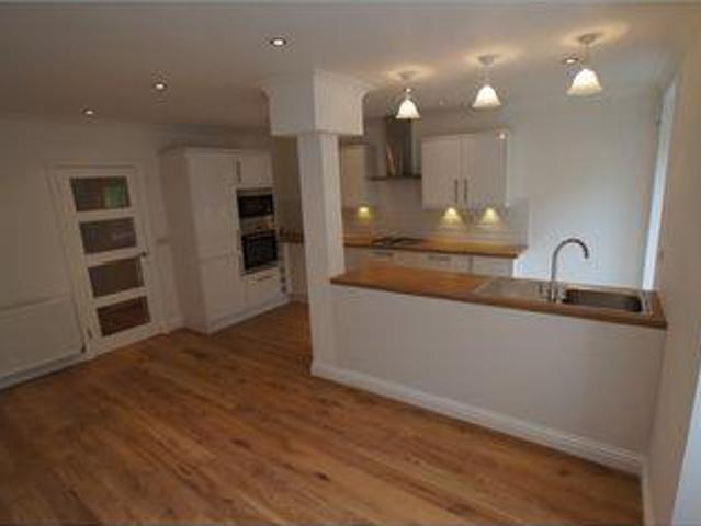 2 Bedrooms Flat for rent in Grove Street, Edinburgh EH3