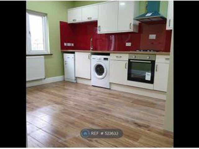 2 Bedrooms Flat for rent in Grove Road, Romford RM6