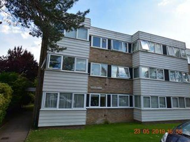 2 Bedrooms Flat for rent in Grovebury Court, London N14