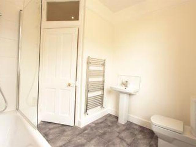 2 Bedrooms Flat for rent in Grovelands Road, London N13