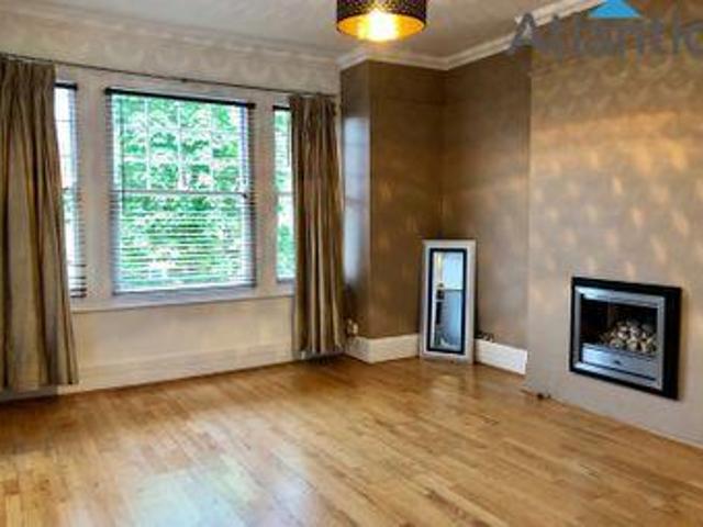 2 Bedrooms Flat for rent in Grovelands Road, Palmers Green N13