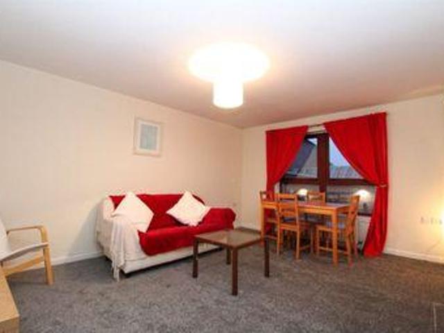2 Bedrooms Flat for rent in Grovepark Street, Glasgow G20
