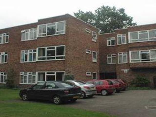 2 Bedrooms Flat for rent in Guys Cliffe Avenue, Leamington Spa CV32