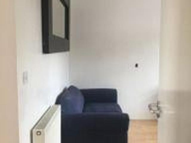 2 Bedrooms Flat for rent in Gunnersbury Lane, Acton W3