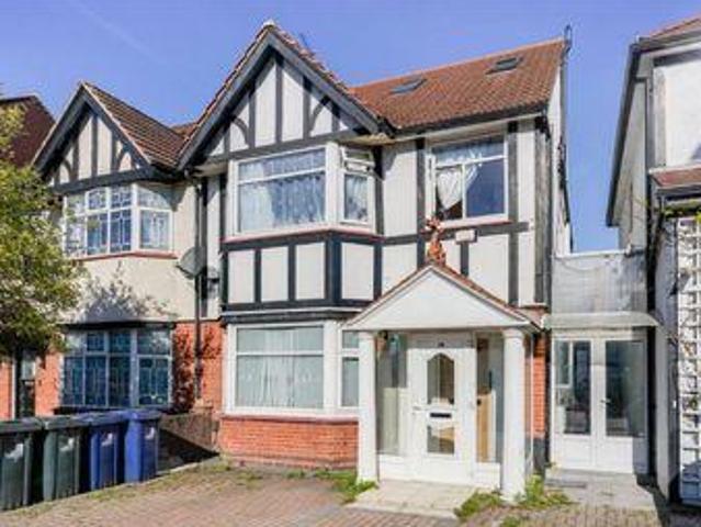 2 Bedrooms Flat for rent in Gunnersbury Lane, London W3