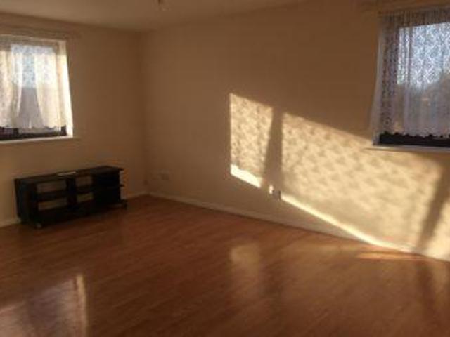 2 Bedrooms Flat for rent in Gurney Close, Barking IG11