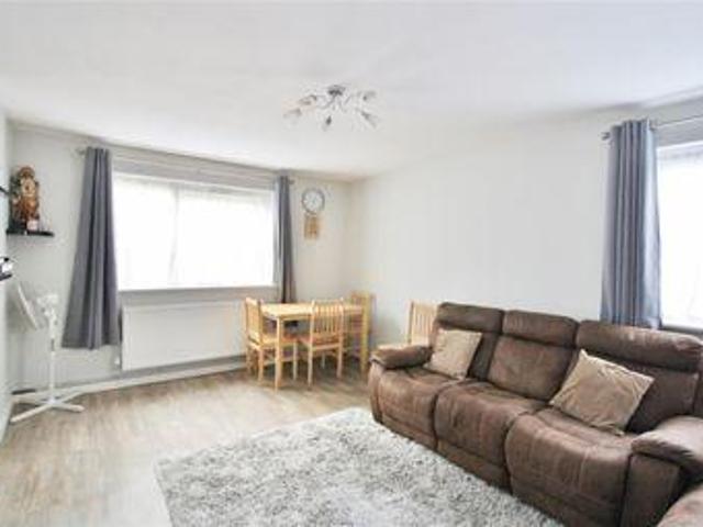 2 Bedrooms Flat for rent in Gurney Close, Barking IG11