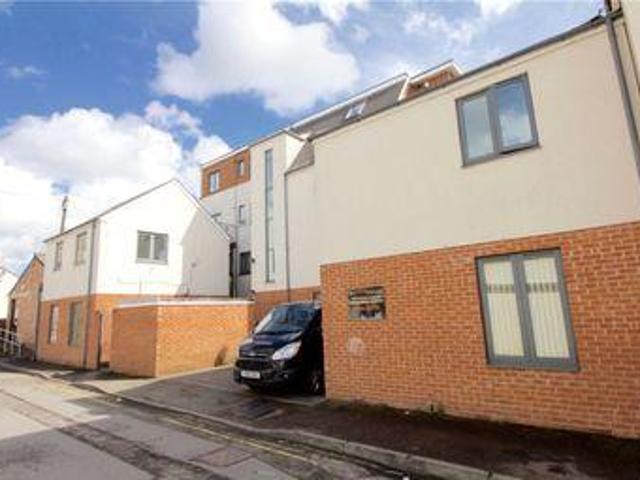 2 Bedrooms Flat for rent in Gurney House, Cheltenham, Gloucestershire GL52