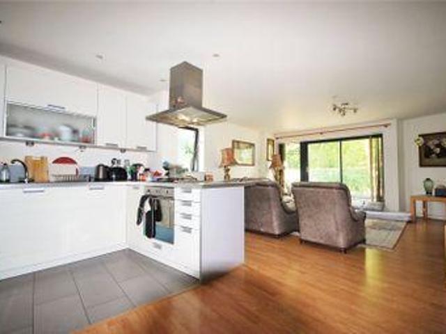 2 Bedrooms Flat for rent in Douglas Path, London E14