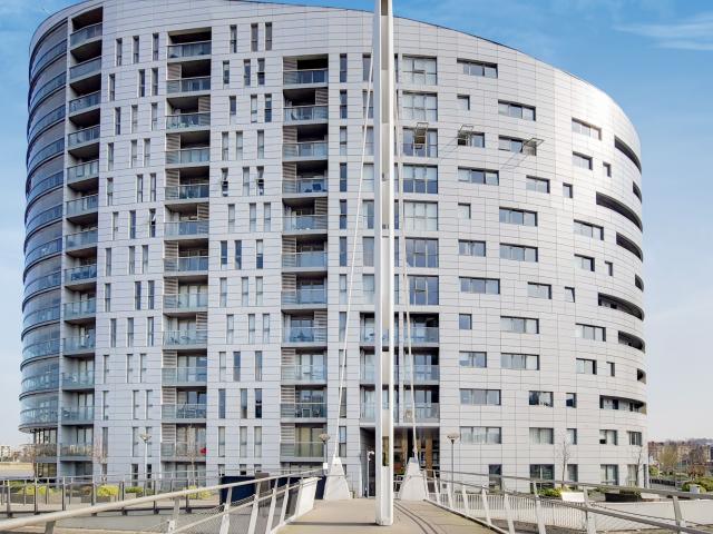 2 Bedrooms Flat for Rent in Dowells Street | Foxtons