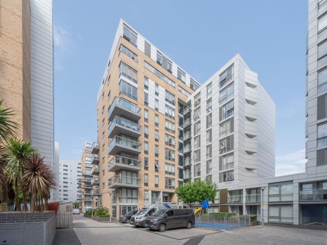 2 Bedrooms Flat for Rent in Dowells Street | Foxtons
