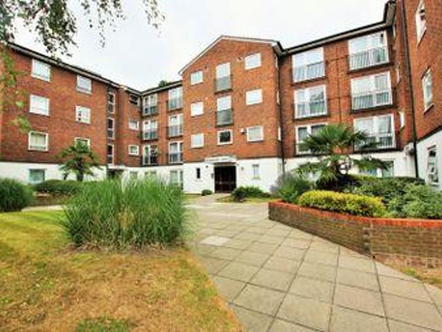 2 Bedrooms Flat for rent in Downhurst Court, Parson Street, Hendon NW4