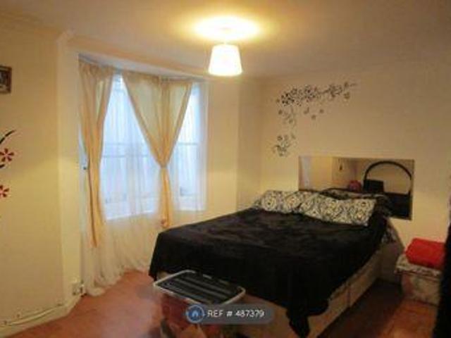 2 Bedrooms Flat for rent in Downsfield Road, London E17