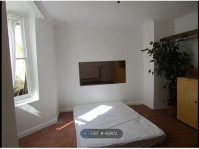 2 Bedrooms Flat for rent in Downsfield Road, London E17