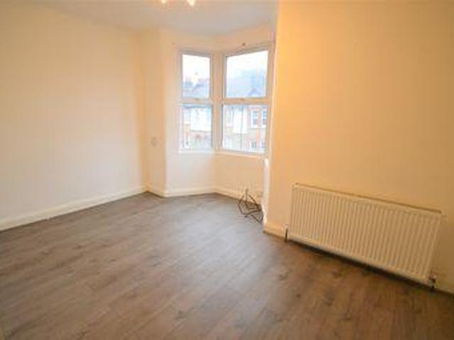 2 Bedrooms Flat for rent in Dowset, London N17