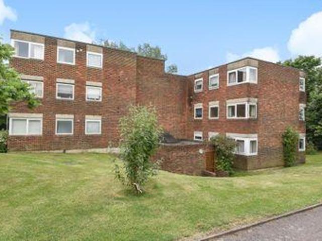 2 Bedrooms Flat for rent in Dormans Close, Northwood HA6