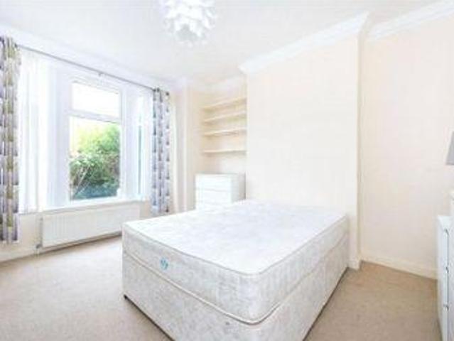 2 Bedrooms Flat for rent in Dornton Road, Balham, London SW12