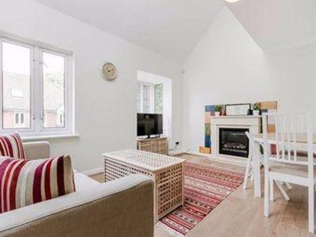 2 Bedrooms Flat for rent in Dorset Mews, Finchley Central N3