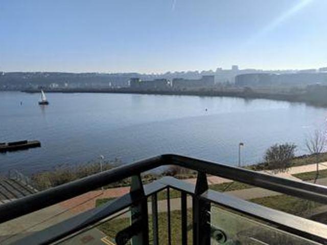 2 Bedrooms Flat for rent in Davaar House, Ferry Court, Cardiff CF11