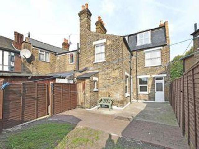2 Bedrooms Flat for rent in Dawes Street, London SE17