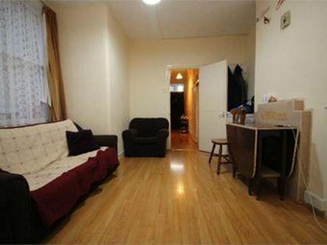 2 Bedrooms Flat for rent in Dawlish Road, London E10