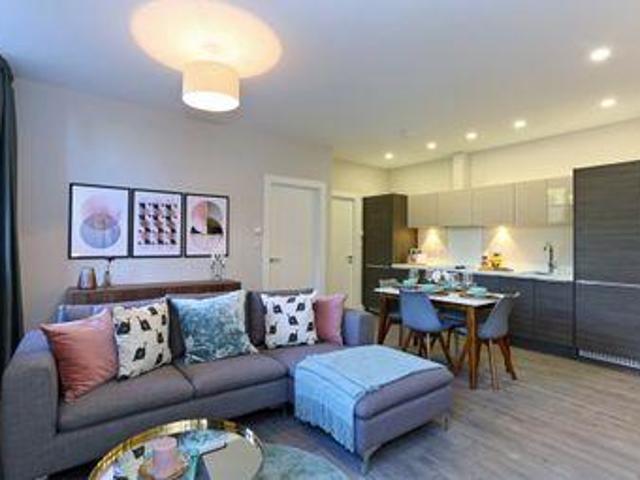 2 Bedrooms Flat for rent in Dawson Square, Leeds LS28