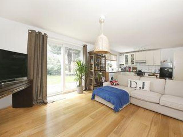 2 Bedrooms Flat for rent in Dacres Road, Forest Hill SE23