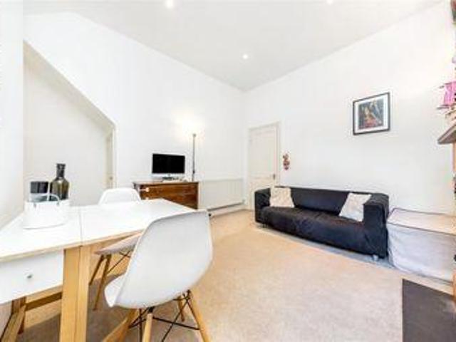 2 Bedrooms Flat for rent in Dagnan Road, London SW12