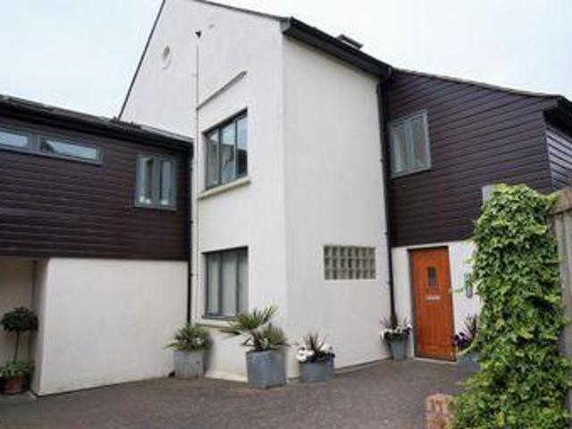 2 Bedrooms Flat for rent in Dairy Mews, London N2