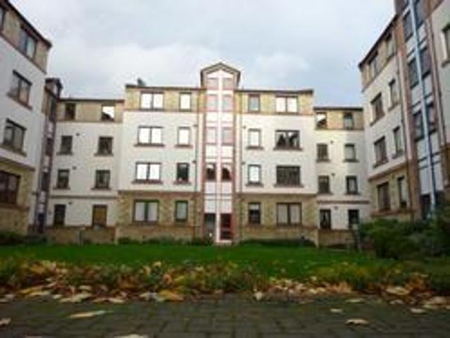 2 Bedrooms Flat for rent in Dalgety Road, Meadowbank, Edinburgh EH7