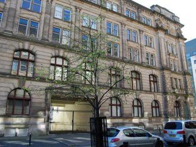 2 Bedrooms Flat for rent in Dalintober Street, Tradeston, Glasgow G5