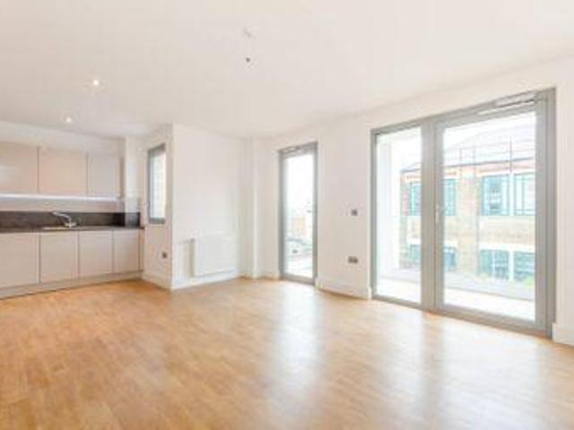 2 Bedrooms Flat for rent in Dalston Curve, Dalston E8