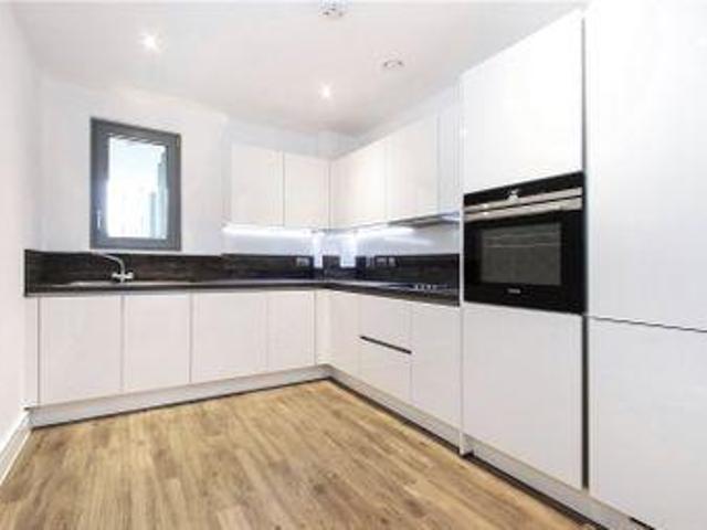 2 Bedrooms Flat for rent in Dalston Curve, Kingsland Road, London E8