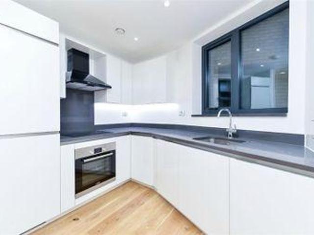 2 Bedrooms Flat for rent in Dalston, London E8