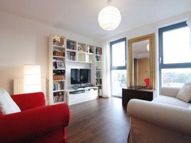 2 Bedrooms Flat for rent in Dalston Square, London E8