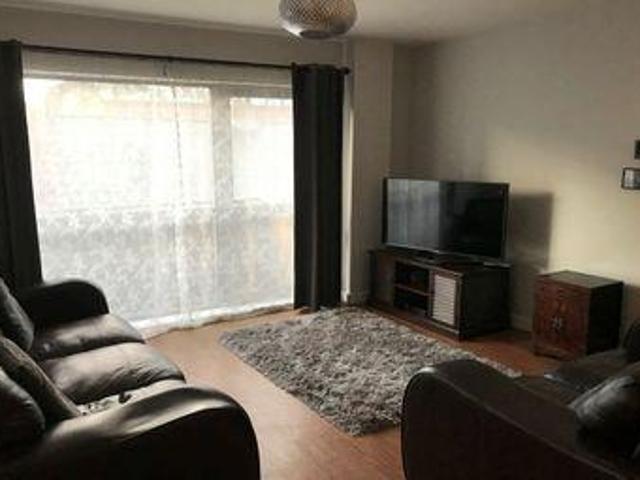 2 Bedrooms Flat for rent in Damaz Building, City Centre M4