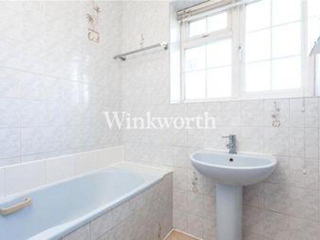 2 Bedrooms Flat for rent in Danescroft, Brent Street, London NW4