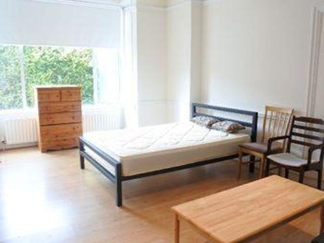2 Bedrooms Flat for rent in Danvers Road, London N8