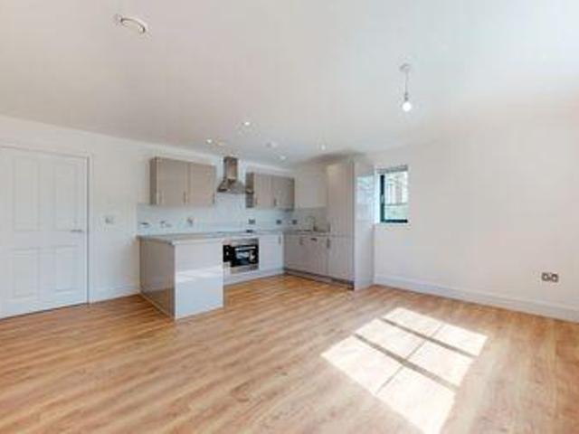 2 Bedrooms Flat for rent in Darbyshire Road, Wellesley GU11