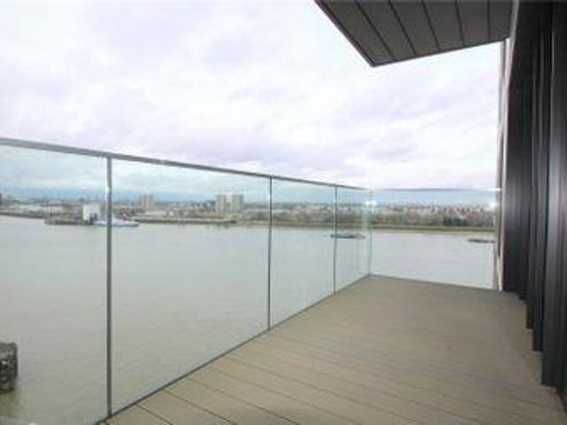 2 Bedrooms Flat for rent in Deveraux House, Duke Of Wellington Avenue, London SE18