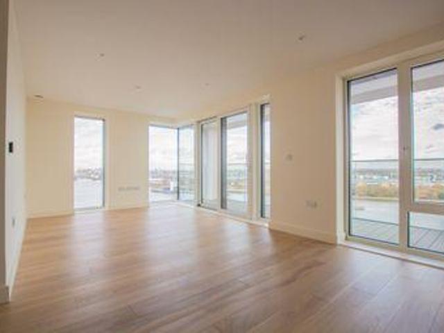 2 Bedrooms Flat for rent in Deveraux House, Royal Arsenal Riverside SE18