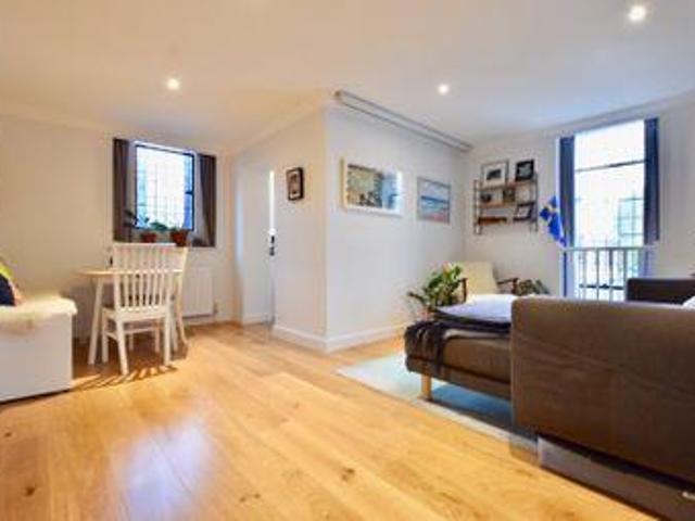 2 Bedrooms Flat for rent in Devonia Road, London N1