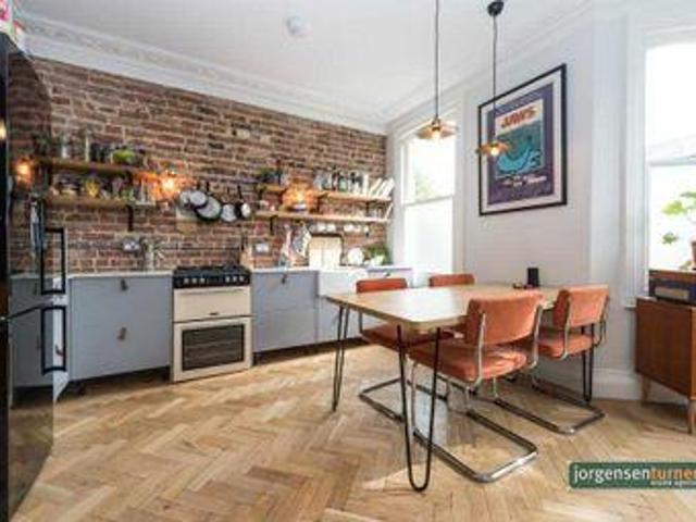 2 Bedrooms Flat for rent in Devonport Road, Shepherds Bush, London W12