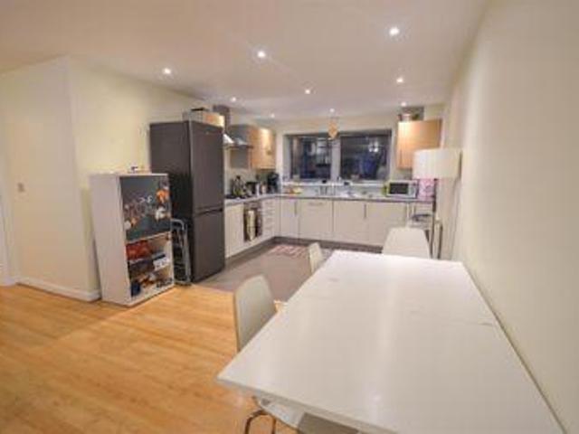 2 Bedrooms Flat for rent in Devons Road, London E3