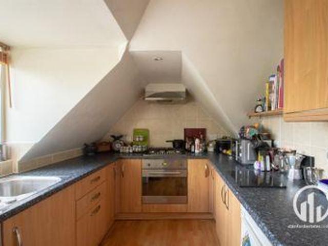 2 Bedrooms Flat for rent in Devonshire Road, London SE23