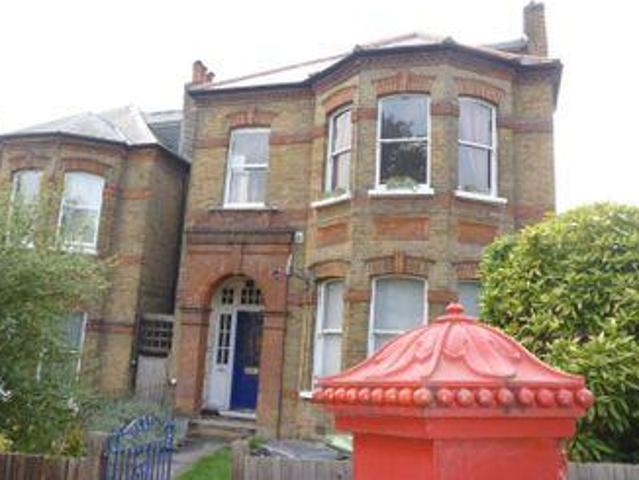 2 Bedrooms Flat for rent in Devonshire Road, London SE23