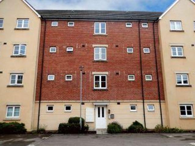 2 Bedrooms Flat for rent in De Clare Drive, Radyr, Cardiff CF15