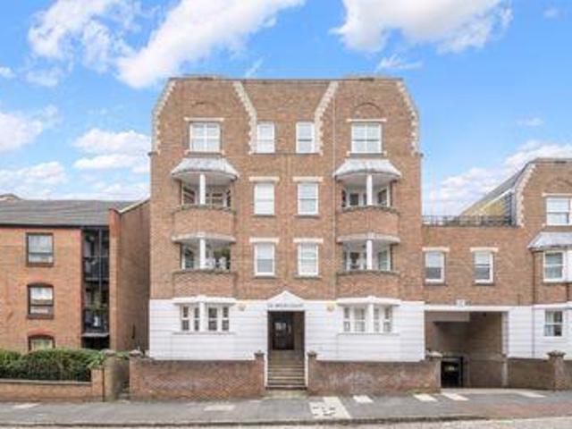 2 Bedrooms Flat for rent in De Bruin Court, Docklands, London E14