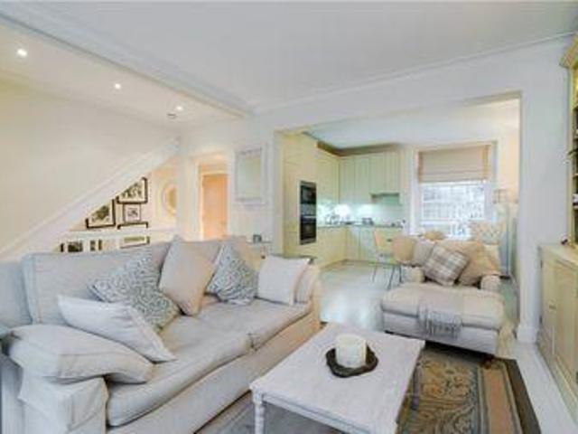 2 Bedrooms Flat for rent in De Walden Street, London W1G